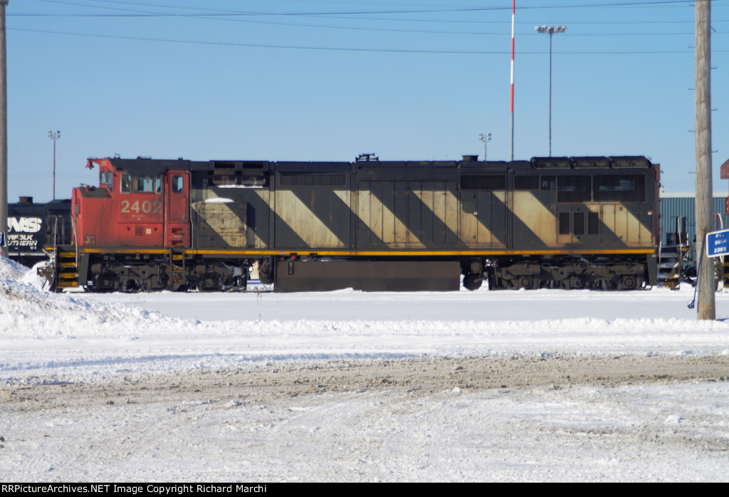 CN 2402